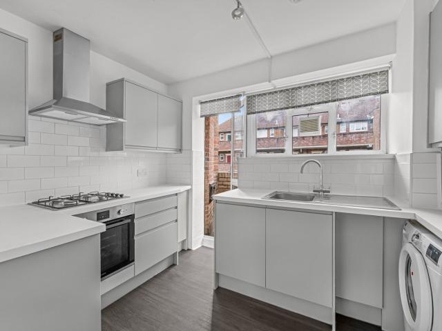 2 bedroom property in Douglas House, Toland Square, London, SW15 £1,850 pcm | Chestertons