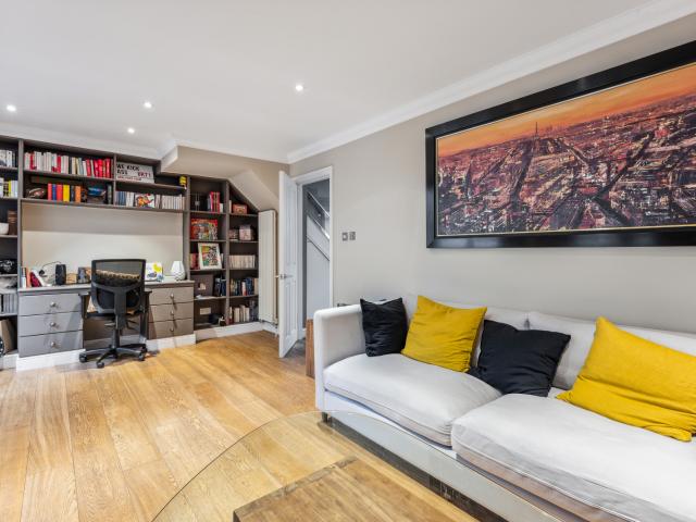 2 bedroom property in Doves Yard, London, N1 £4,000 pcm | Chestertons