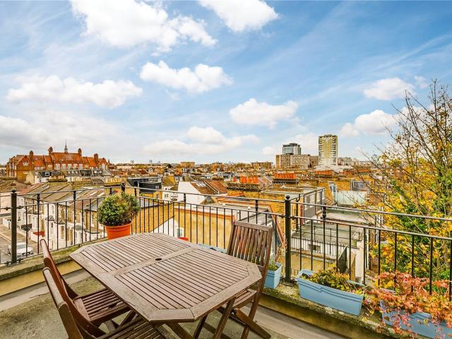 2 bedroom property in Dawes Road, London, SW6 £2,800 pcm | Chestertons