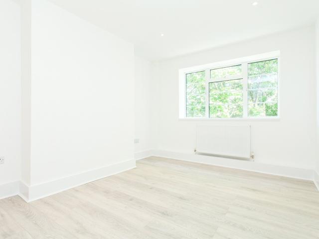 2 bedroom property in Devon House, Upper Street, London, N1 £2,700 pcm | Chestertons