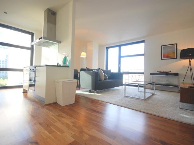 2 bedroom property in Discovery Dock West, 2 South Quay Square, London, E14 £3,200 pcm | Chestertons