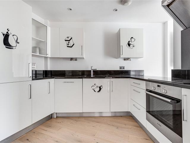 2 bedroom property in Dragmore Street, London, SW4 £2,750 pcm | Chestertons