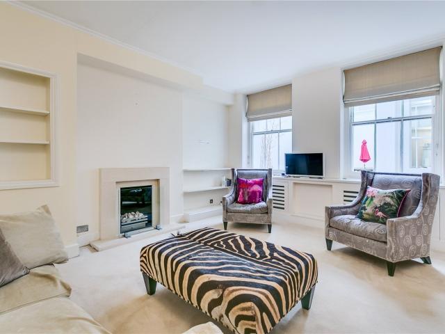 2 bedroom property in Ennismore Gardens, Knightsbridge, London, SW7 £4,850 pcm | Chestertons