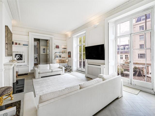 2 bedroom property in Eaton Place, Belgravia, Knightsbridge, London, SW1X £16,000 pcm | Chestertons