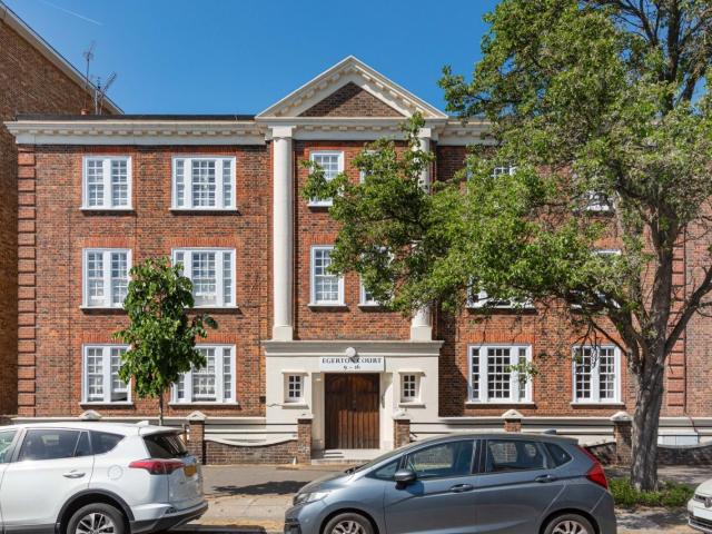 2 bedroom property in Egerton Court, Paradise Road, Richmond, TW9 £2,700 pcm | Chestertons