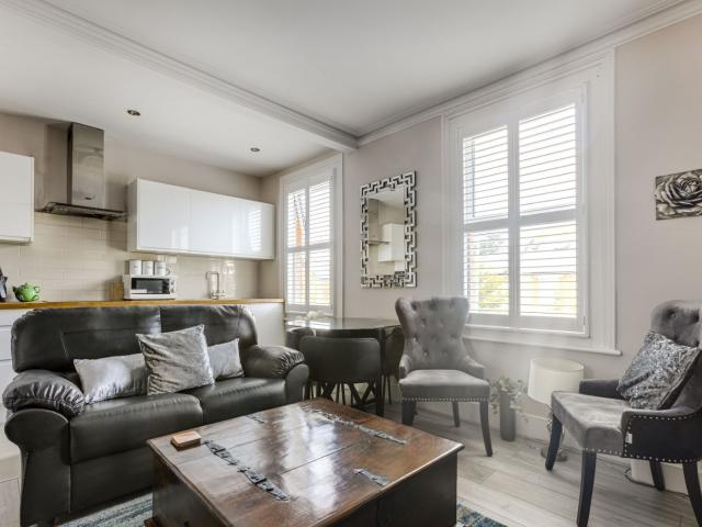 2 bedroom property in Ellerton Road, Surbiton, Surrey, KT6 £1,850 pcm | Chestertons