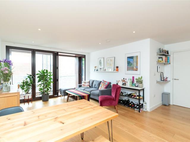 2 bedroom property in Elmore Street, London, N1 £3,250 pcm | Chestertons