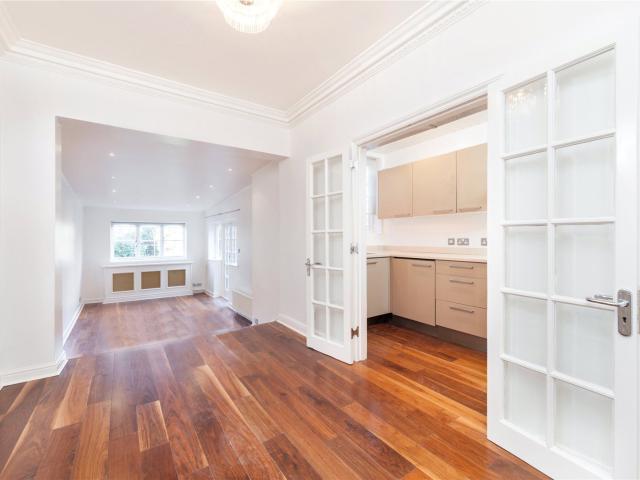 2 bedroom property in Eton Avenue, Belsize Park, London, NW3 £5,000 pcm | Chestertons