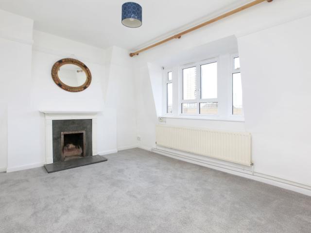 2 bedroom property in Fairfield Drive, Wandsworth, London, SW18 £2,300 pcm | Chestertons