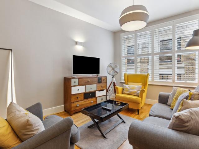 2 bedroom property in Farringdon Road, Clerkenwell, London, EC1M £3,995 pcm | Chestertons