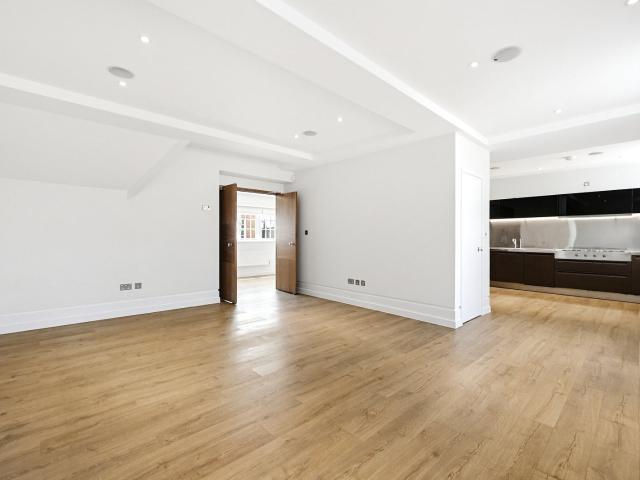 2 bedroom property in Flood Street, London, SW3 £6,716 pcm | Chestertons