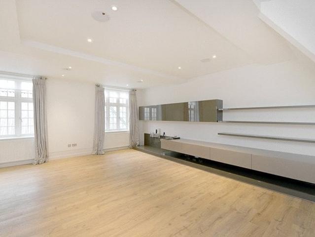2 bedroom property in Flood Street, London, SW3 £6,716 pcm | Chestertons