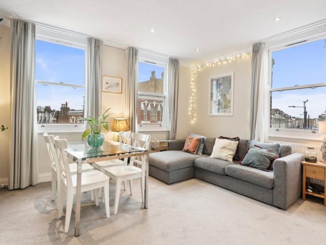 2 bedroom property in Fulham Road, Fulham, London, SW6 £3,000 pcm | Chestertons