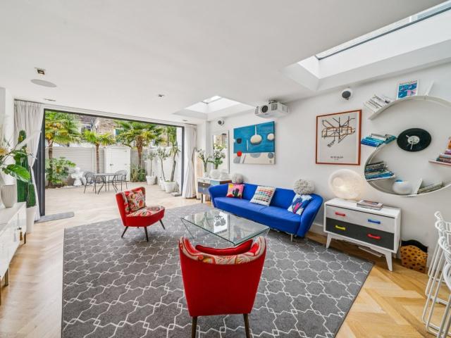 2 bedroom property in Fullerton Road, London, SW18 £4,750 pcm | Chestertons