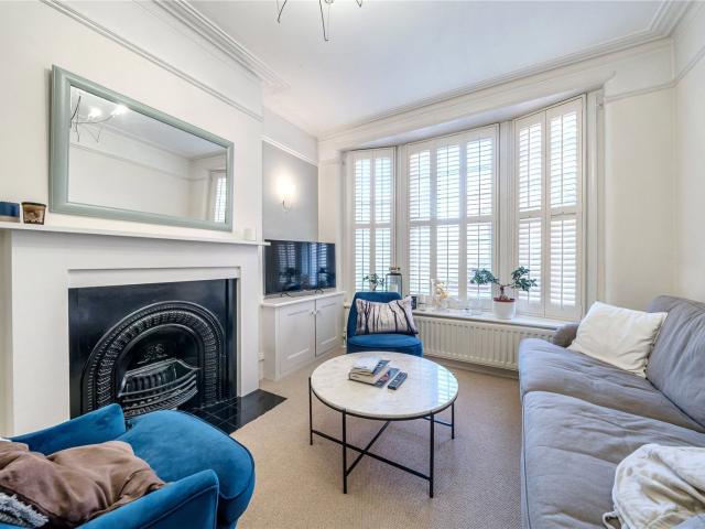 2 bedroom property in Kenilworth Court, Lower Richmond Road, London, SW15 £2,650 pcm | Chestertons