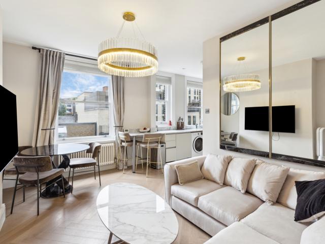 2 bedroom property in Kensington Court, Kensington, W8 £7,000 pcm | Chestertons