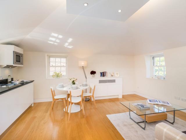 2 bedroom property in Kings Road, London, SW3 £6,283 pcm | Chestertons