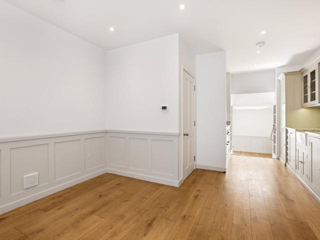 2 bedroom property in Kinnerton Street, Belgravia, London, SW1X £5,633 pcm | Chestertons
