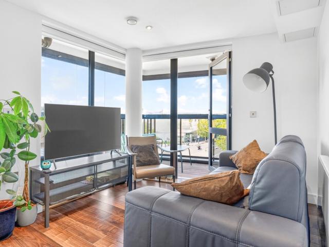 2 bedroom property in Howson Court, 525 Old Kent Road, London, SE1 £2,600 pcm | Chestertons