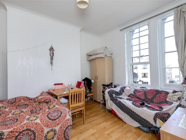 2 bedroom property in Holloway Road, London, N19 £1,900 pcm | Chestertons