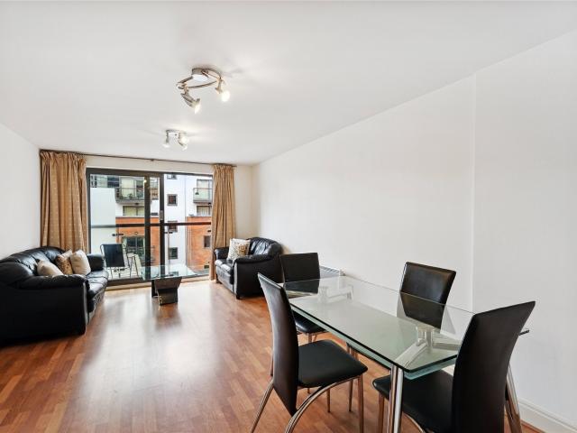 2 bedroom property in Horsley Court, Montaigne Close, London, SW1P £3,500 pcm | Chestertons
