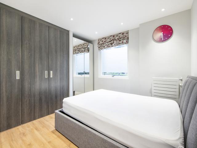 2 bedroom property in Hamond Court, Queenshurst Square, Kingston upon Thames, KT2 £2,800 pcm | Chestertons