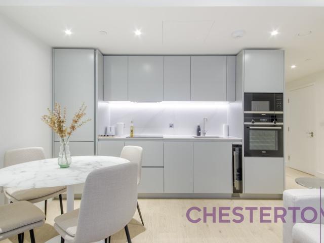 2 bedroom property in Harcourt Tower, 67 Marsh Wall, London, E14 £3,000 pcm | Chestertons