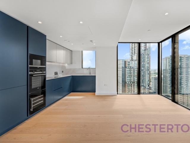2 bedroom property in Harcourt Tower, 67 Marsh Wall, London, E14 £4,500 pcm | Chestertons
