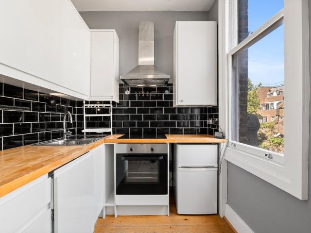 2 bedroom property in Harrow Road, London, W10 £1,950 pcm | Chestertons