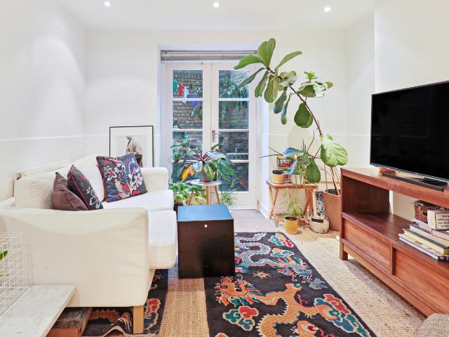 2 bedroom property in Hemingford Road, London, N1 £3,000 pcm | Chestertons