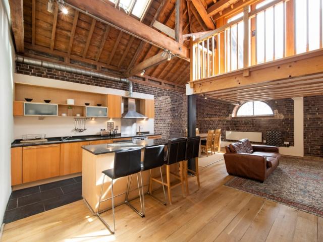 2 bedroom property in Hertsmere Road, London, E14 £4,116 pcm | Chestertons