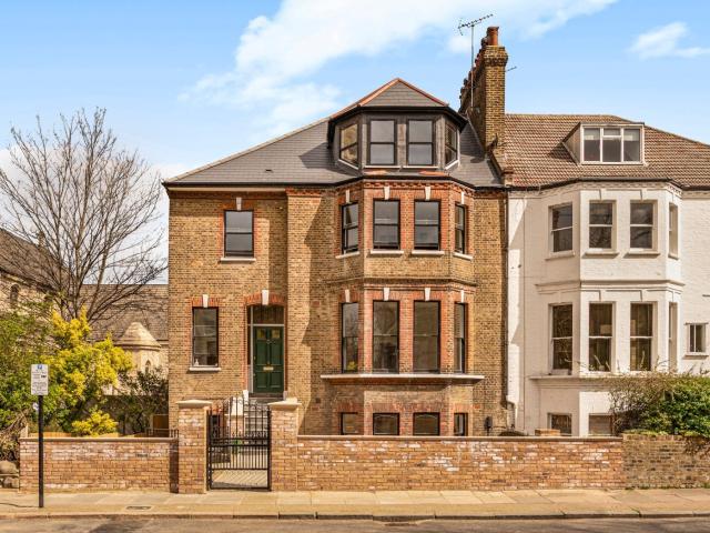 2 bedroom property in Hillmarton Road, London, N7 £3,800 pcm | Chestertons
