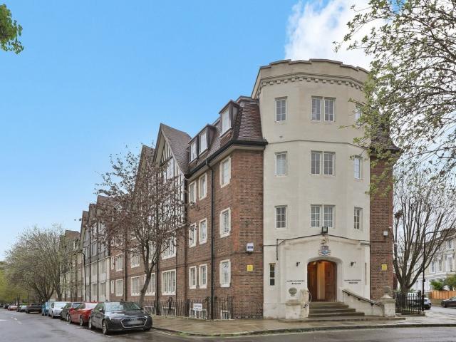 2 bedroom property in Hillsborough Court, Mortimer Crescent, St John's Wood, London, NW6 £1,950 pcm | Chestertons