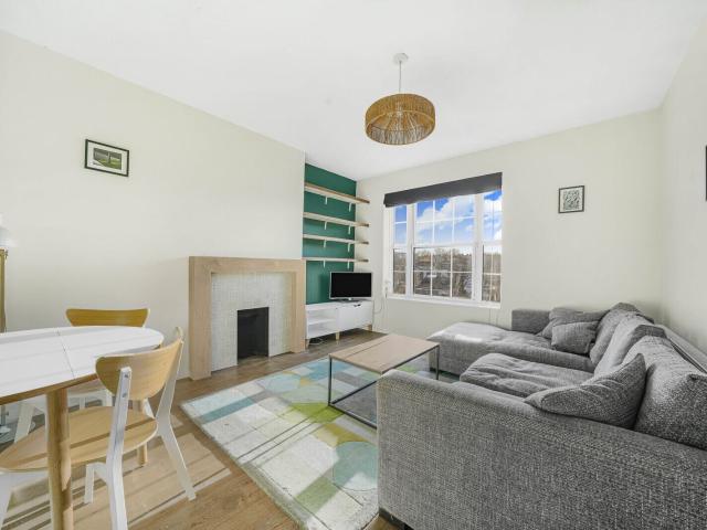 2 bedroom property in Hurlock House, Hurlock Street, London, N5 £2,650 pcm | Chestertons
