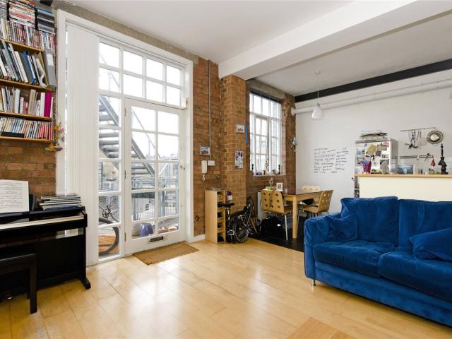 2 bedroom property in Indigo Mews, Carysfort Road, Stoke Newington, London, N16 £2,900 pcm | Chestertons