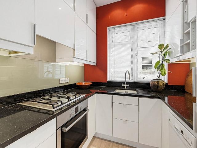 2 bedroom property in Ifield Road, London, SW10 £2,600 pcm | Chestertons