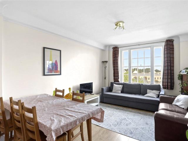 2 bedroom property in Ivor Court, Gloucester Place, Marylebone, London, NW1 £5,000 pcm | Chestertons