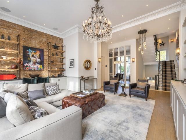 2 bedroom property in Onslow Gardens, South Kensington, London, SW7 £15,166 pcm | Chestertons