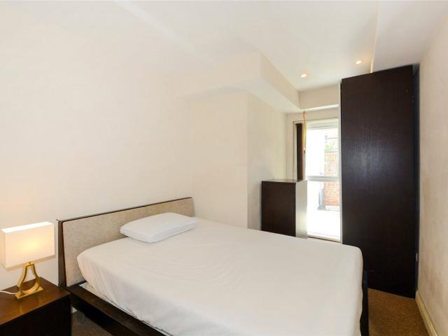 2 bedroom property in Old Kent Road, London, SE1 £1,900 pcm | Chestertons