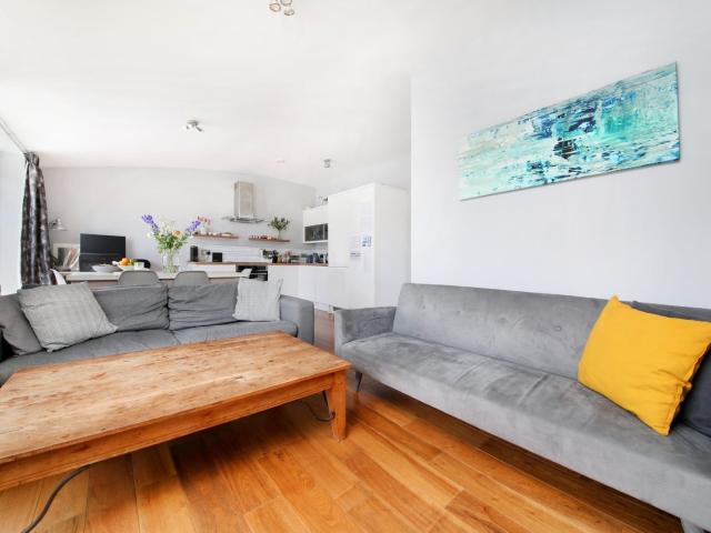 2 bedroom property in Old Station Way, London, SW4 £2,750 pcm | Chestertons
