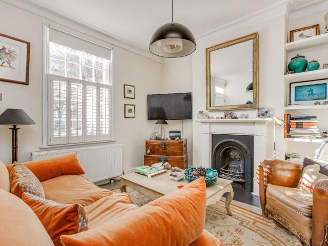 2 bedroom property in Orbain Road, London, SW6 £3,600 pcm | Chestertons