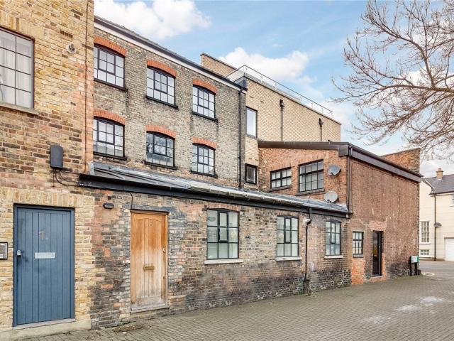 2 bedroom property in Orleston Mews, Islington, London, N7 £2,950 pcm | Chestertons