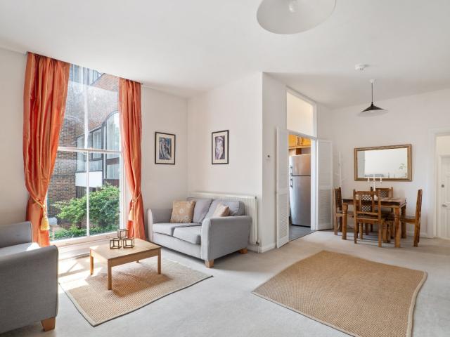 2 bedroom property in Oval Road, London, NW1 £2,750 pcm | Chestertons