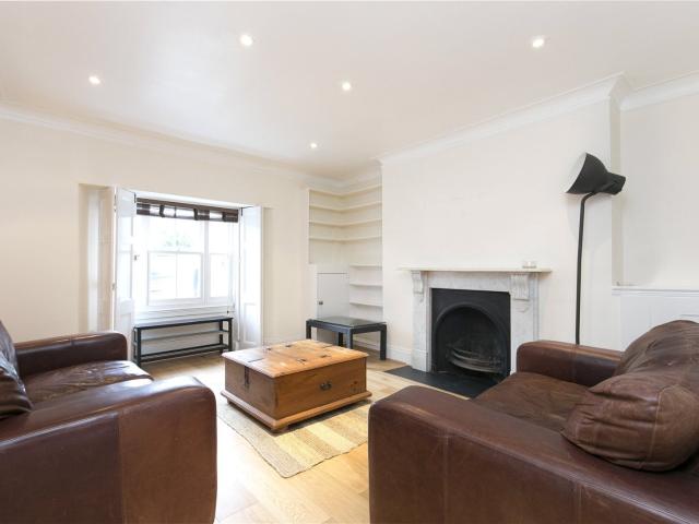 2 bedroom property in Loudoun Road, St John's Wood, London, NW8 £3,500 pcm | Chestertons