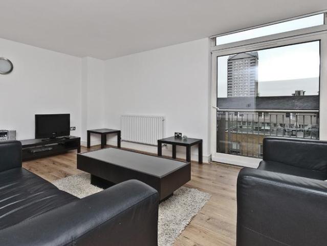 2 bedroom property in Lowry House, Cassilis Road, E14 £2,350 pcm | Chestertons