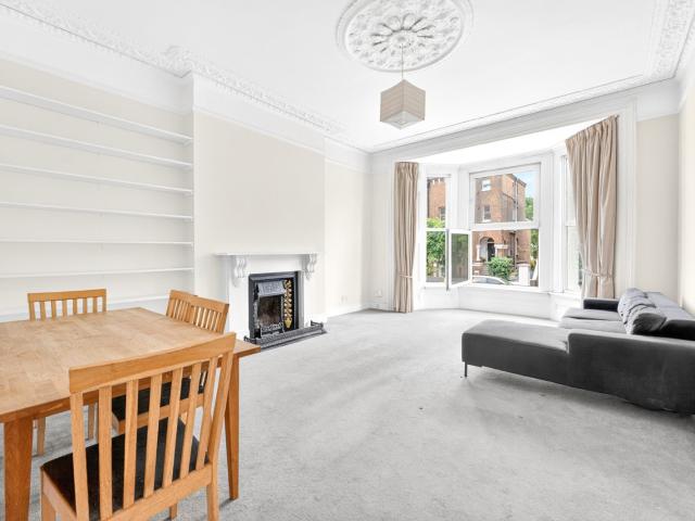 2 bedroom property in Lordship Park, London, N16 £2,800 pcm | Chestertons