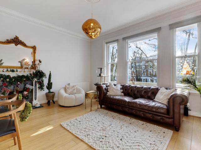 2 bedroom property in Lexham Gardens, Kensington, London, W8 £4,950 pcm | Chestertons
