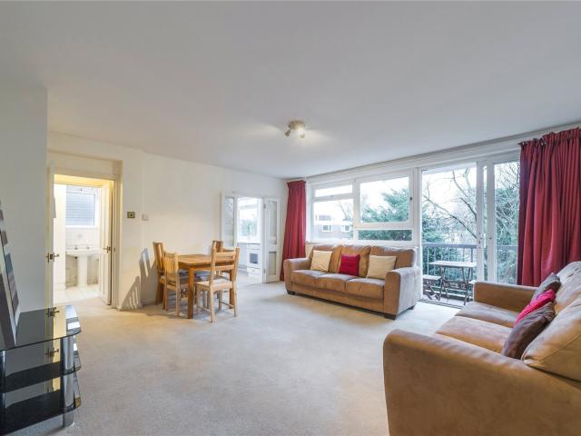 2 bedroom property in Leylands, Viewfield Road, London, SW18 £2,000 pcm | Chestertons
