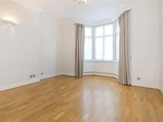 2 bedroom property in Lennox Gardens, Knightsbridge, London, SW1X £4,766 pcm | Chestertons
