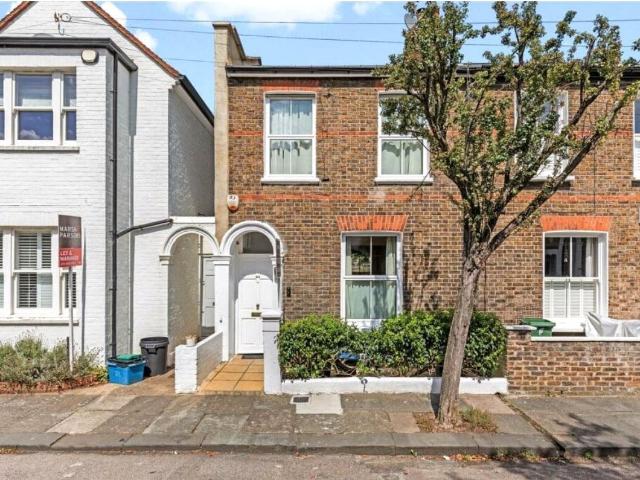 2 bedroom property in Lillian Road, Barnes, London, SW13 £3,150 pcm | Chestertons